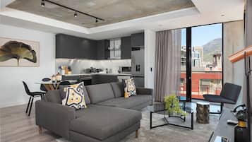 Estúdio empresarial | Área de estar | TV de tela plana 42 polegadas com canais a cabo, TV, Netflix