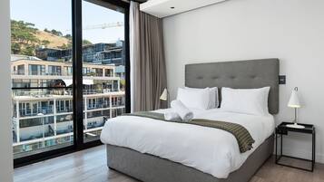 Estúdio empresarial | Cofres nos quartos, espaço de trabalho para notebook