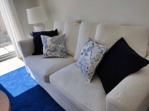 Apartamento (One Bedroom Apartment with Terrace an) | Sala | Televisor
