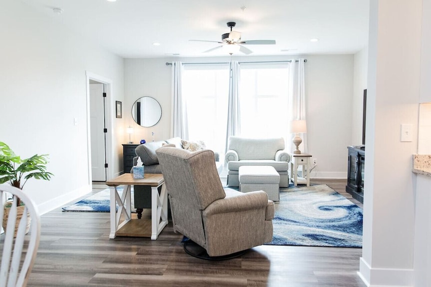 Cozy 1st Level King Bed Suite - 2 Bed 2 Bath! - 린치버그