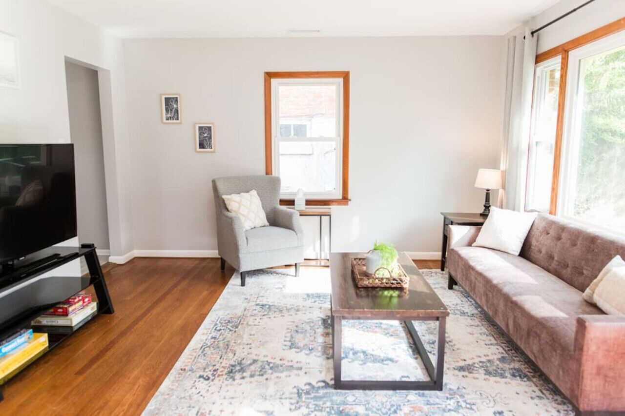 Charming Single Level Home  Convenient 3 Bedroom - Virginia