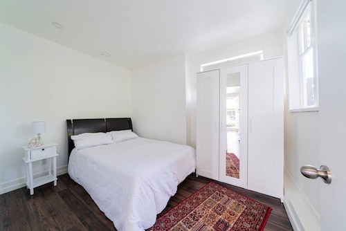 2bd Home Away From Home In West Vancouver! - Cyprus