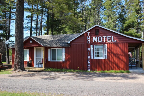 Two Rivers Motel And Cabins - Michigan