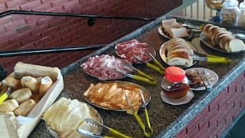 Pequeno-almoço tipo buffet diário incluído