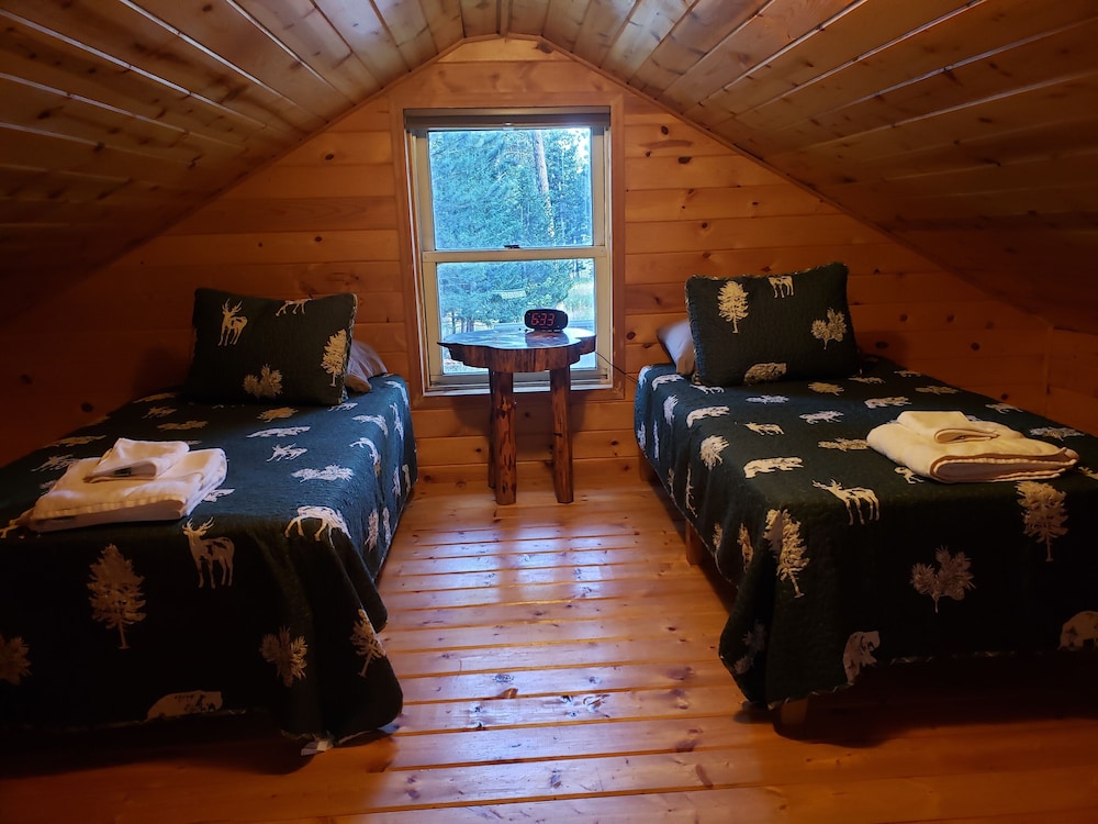 Remote Cabin On 40 Acres With Wildlife And No Distractions. - Montana