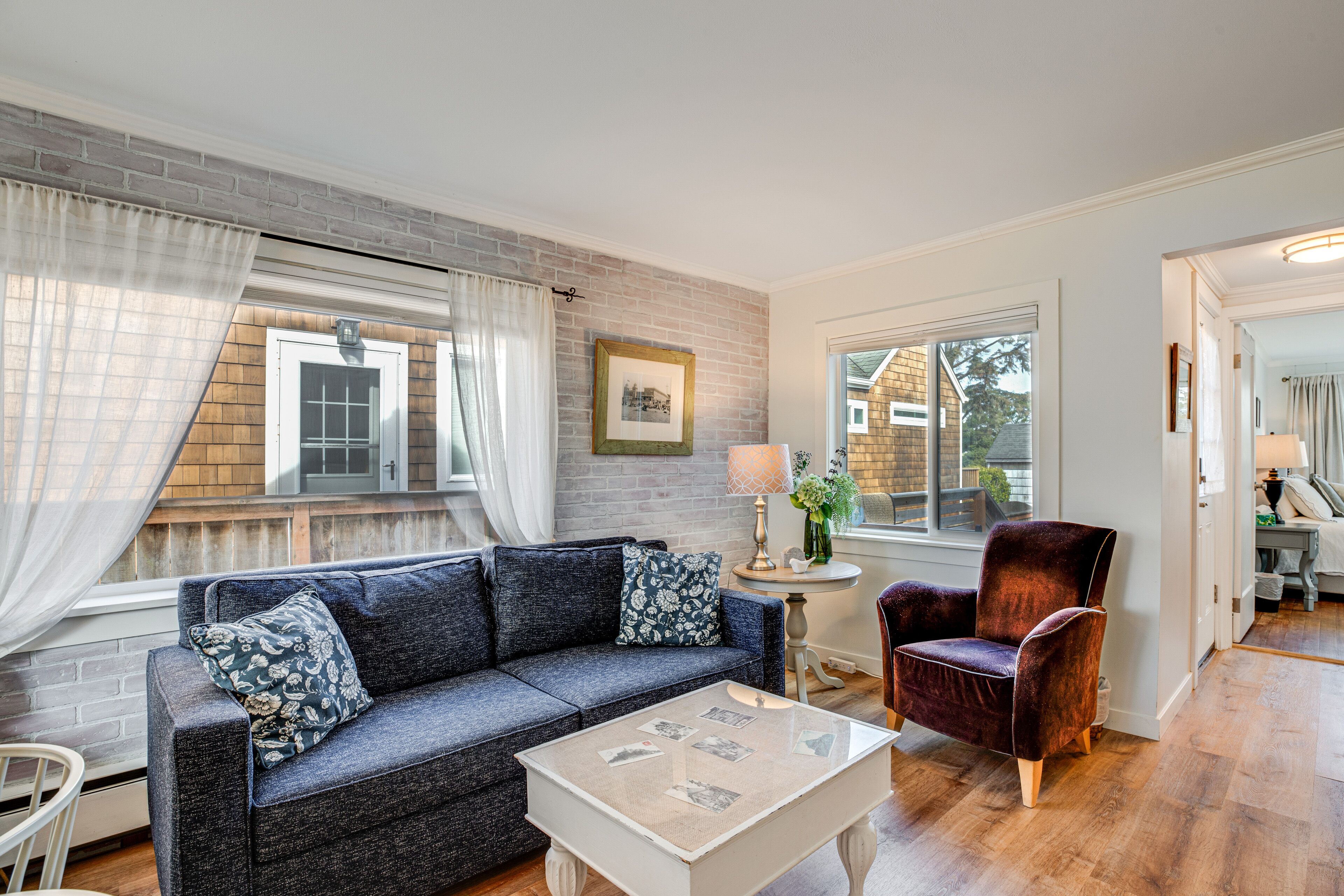 Quaint 'Sur La Mer' Cottage W/ Deck, Fire Pit - Gearhart, OR