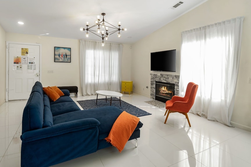 Chill Dream House In Palm Springs Pool And Spa With View - Palm Springs, CA