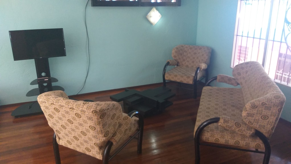 Villa Bella Blue Near The Beach-front - Dumaguete