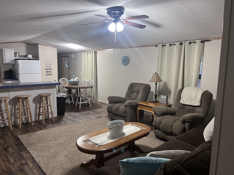 Twin Pines Toledo Bend Camp With Plenty Of Boat Parking In Quiet Neighborhood - Louisiane