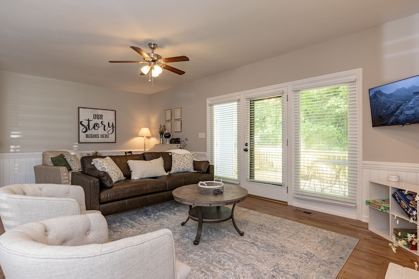 Escape To Blue Wilderness: A Stylish Townhouse - Raleigh, NC