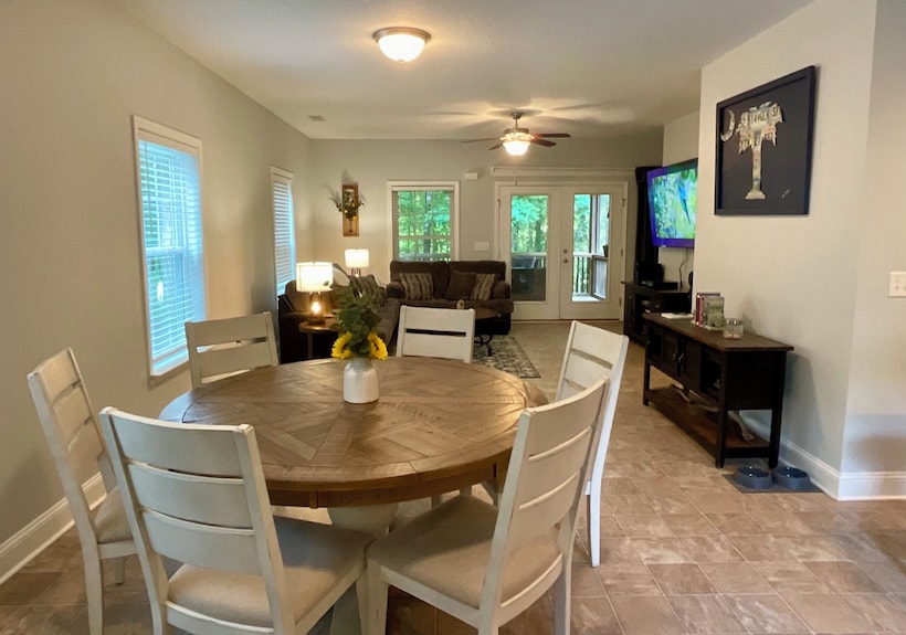 Dog Friendly Lake Front Cottage, Hot Tub, Fire Pit, Fenced Yard, Family Friendly - South Carolina