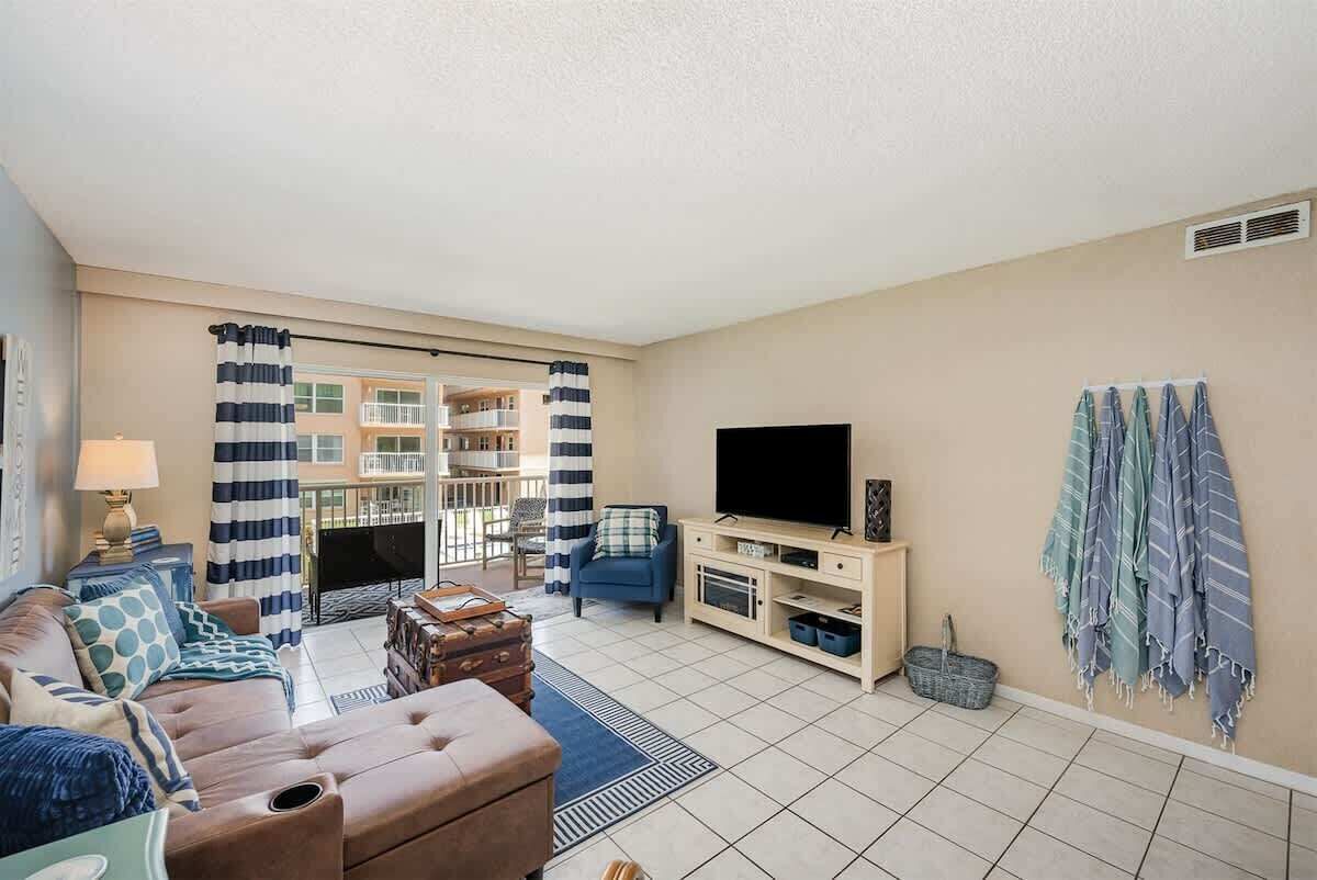 Barefoot Bungalow: 2b/2b Poolside Ocean View - Cocoa Beach, FL