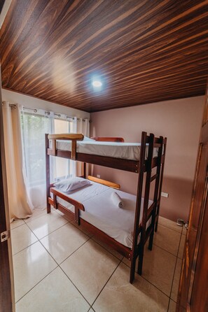 Apartamento família | 2 quartos, Wi-Fi de cortesia, roupa de cama