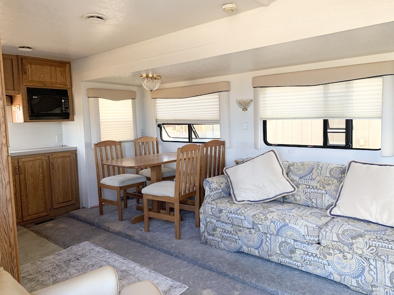 Spacious, Private, And Affordable Rv - Lancaster, CA