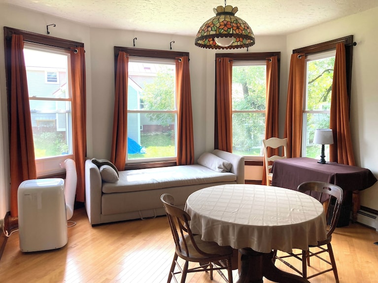Private 1st Floor Studio In Victorian Home - Steps To Ll Bean, Downtown Freeport - Freeport, ME