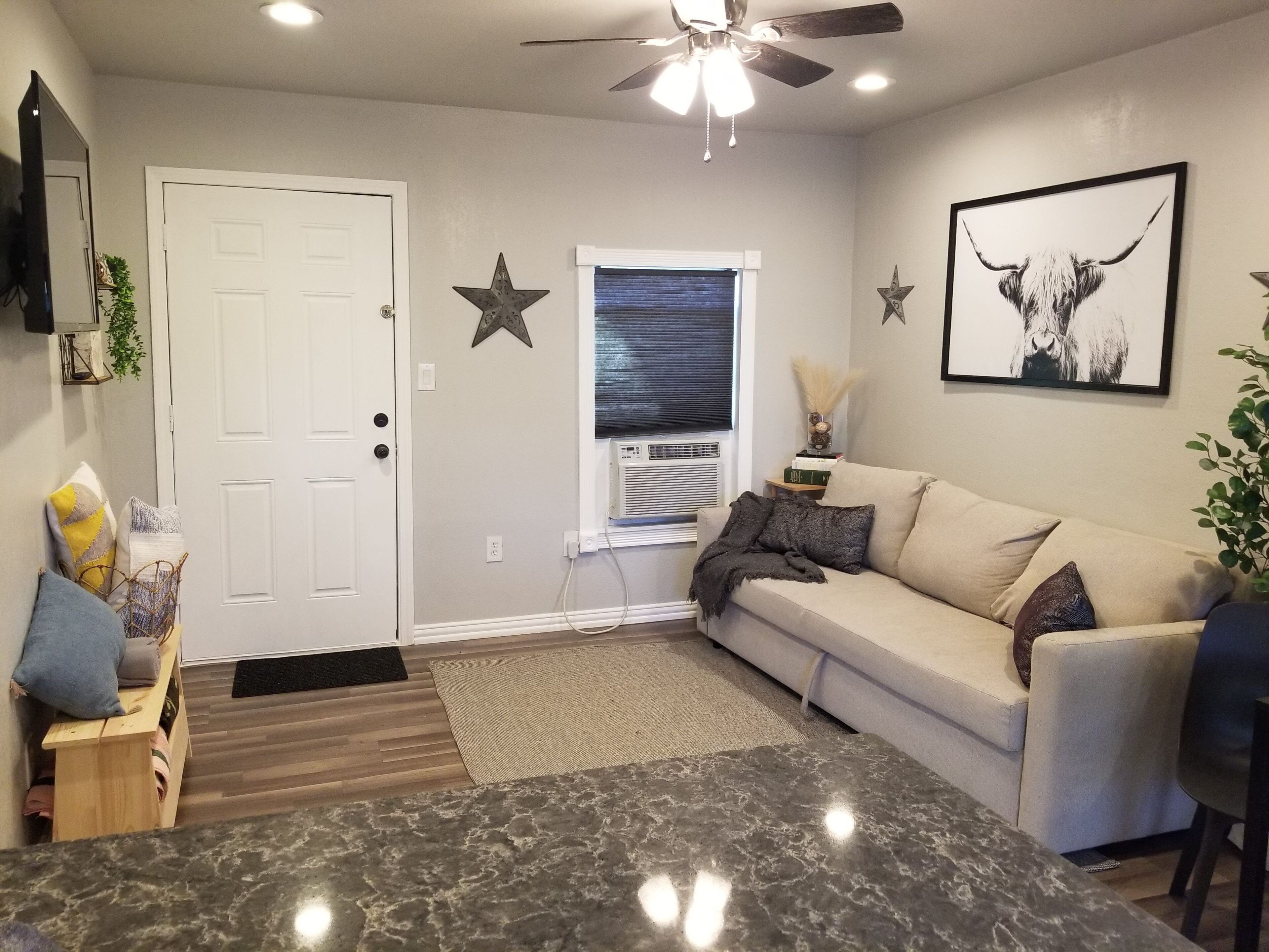 Free Private Parking, Washer Dryer, Back Porch With A View, Family Friendly - Fort Worth, TX