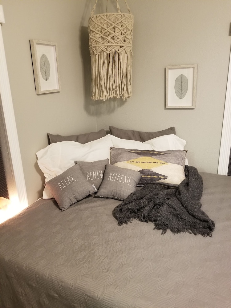 Free Private Parking, Washer Dryer, Back Porch With A View, Dog/family Friendly - Texas Motor Speedway