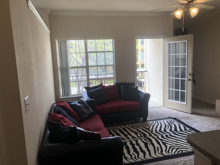 Peaceful 1br Unit With Balcony - Dallas, TX
