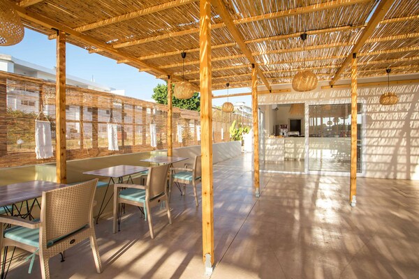 Atma Beach Rooms & Suites - Rodi