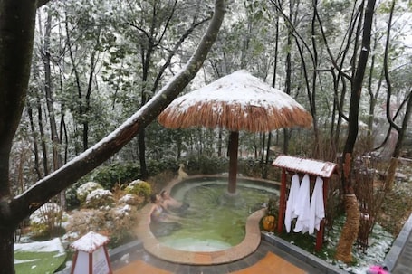 Terrenos do alojamento. Yichun Jing'an Ā· Changlv Qinlu Jiuling Hot Spring Hotel (Kuangzhong Garden)