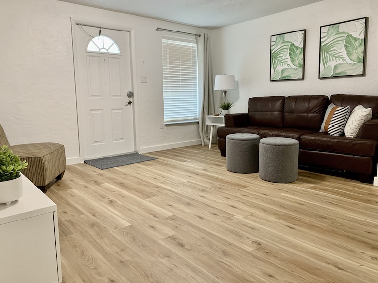 The Sequel - King Bed - Renovated - Near Img - Bradenton