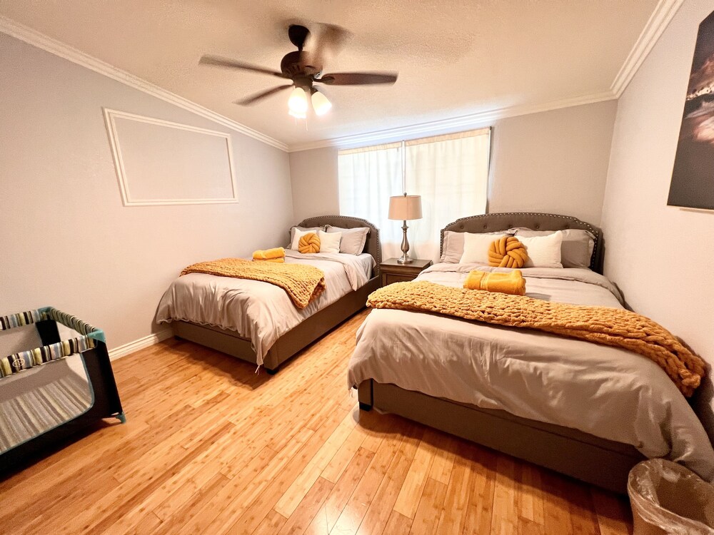 Joyful Vacation Home - Buena Park, CA