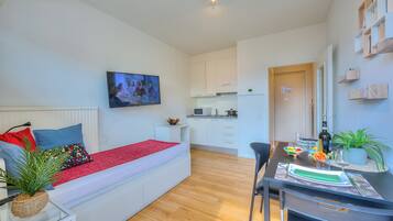 Estúdio standard, vista para a montanha (Cosy Home Lugano Few Min From Lake) | Ferros/tábuas de passar roupa, Wi-Fi de cortesia, roupa de cama