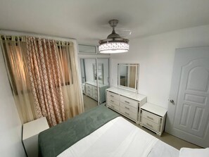 Apartamento, 4 quartos, fumadores, pátio | 3 quartos, roupa de cama fornecida 