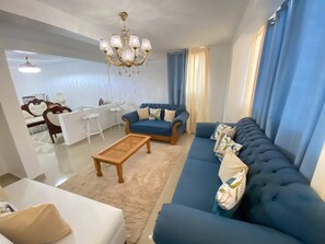 Apartamento, 4 quartos, fumadores, pátio | Interior