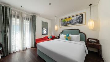 Suíte júnior, 1 cama King, para não fumantes, vista para a cidade | Roupas de cama premium, cofres nos quartos, escrivaninha