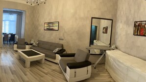 Apartamento Deluxe | 2 quartos, secretária, quartos insonorizados, ferro/tábua de engomar 