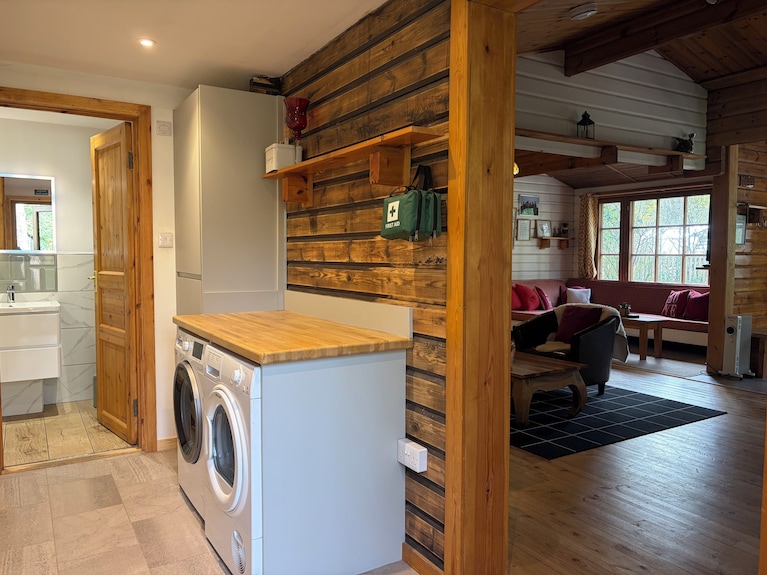 Karelia - Luxury Finnish Log Cabin W/hot-tub - Ringwood