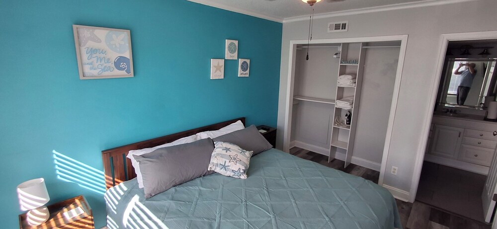 Modern 2br Condo Steps From Jacksonville Beach - Jacksonville Beach, FL