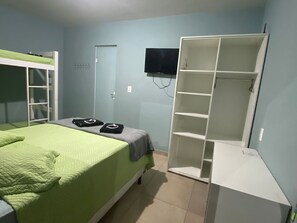 Topazio | Escrivaninha, Wi-Fi de cortesia, roupa de cama