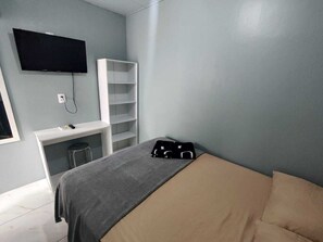 Onix | Escrivaninha, Wi-Fi de cortesia, roupa de cama