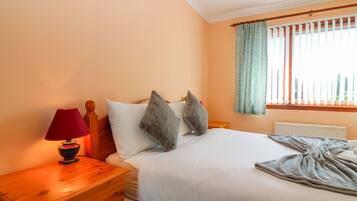 2 quartos, com decoração personalizada, com mobília individualizada