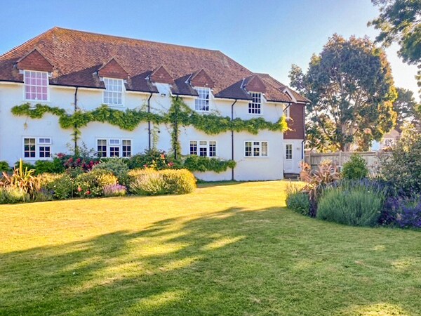 Apartment 9 Barton Manor - Uk40051 - Chichester