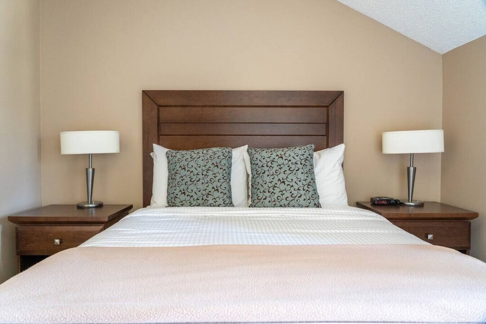 Hart Of It All | Top Floor | Pool | Hot Tub | Gym - Invermere