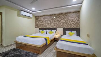 Quarto casal premium | Escrivaninha, ferros/tábuas de passar roupa