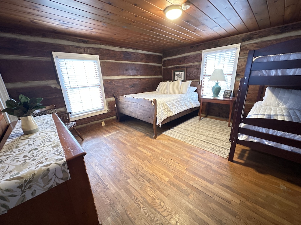 Cabin 4 - Off The Grid Cabin At Pioneer Village - Maggie Valley, NC