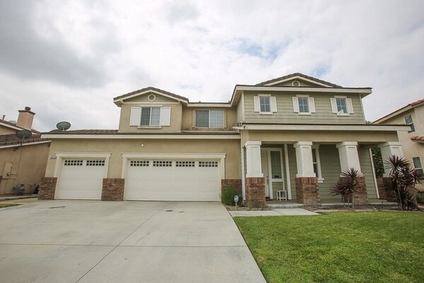 This House Is A 5 Bedroom(s), 3 Bathrooms, Located In Eastvale , Ca. - Corona, CA