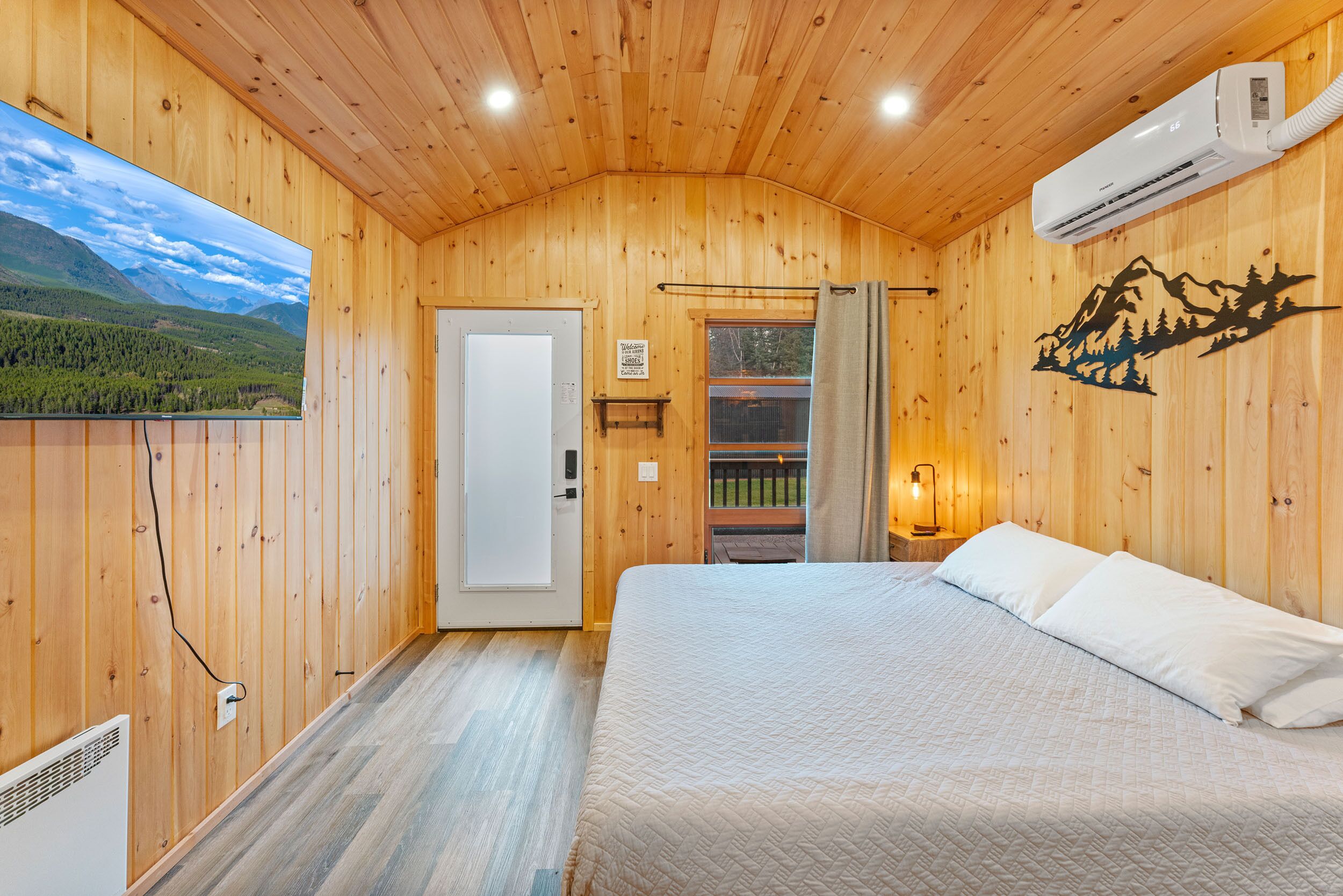 Big Bear Micro Cabin With Loft At Spotted Bear Retreat - Montana