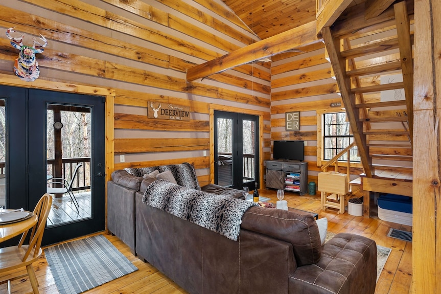 Cozy Forest Cabin W Hot Tub, Fire Pit, Fast Wifi - Hocking Hills State Park, OH