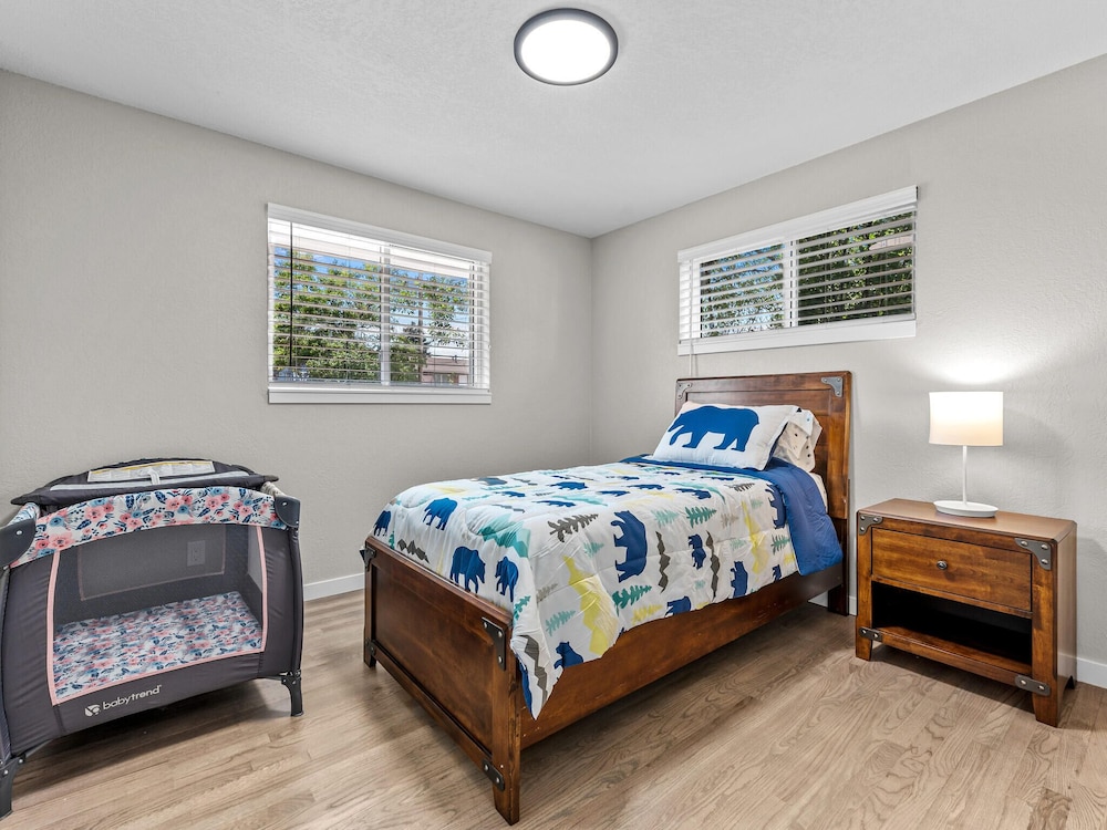 South Denver Ranch • 4 Br • Ideal For Groups - Littleton, CO