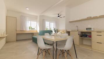Suíte estúdio luxo | Edredons de pluma, camas Select Comfort, individualmente decorados