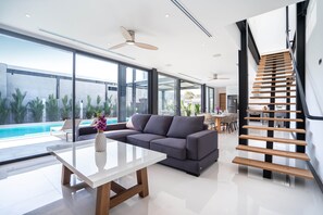 Vila superluxo | Sala de estar | TV LED 40 polegadas com canais digitais, TV