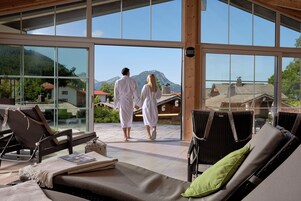 Sauna, banho turco, tratamentos corporais, massagens de pedras quentes 