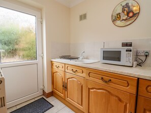 Geladeira, lava-louças, chaleira elétrica, torradeira