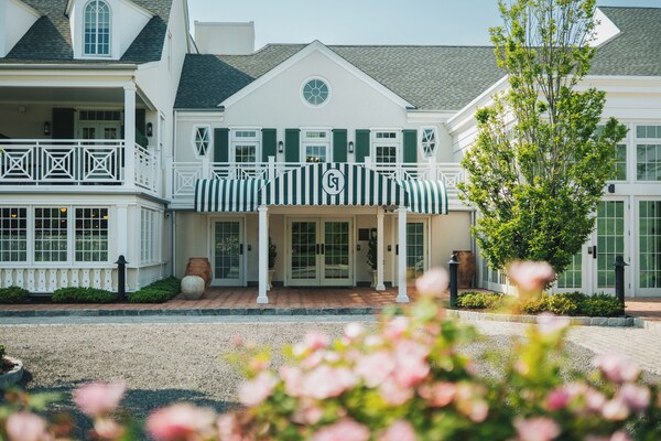 Canoe Place Inn And Cottages - Hampton Bays, NY