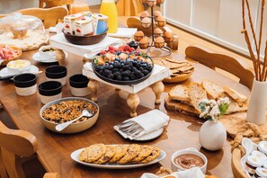 Café da manhã feito na hora todos os dias (USD 25 por pessoa) 